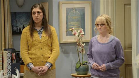 How The Big Bang Theorys Melissa Rauch Came Up With Bernadettes Voice