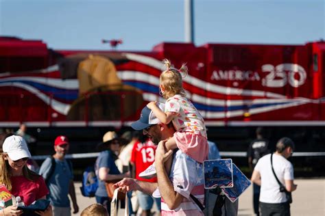 Worlds Largest Steam Locomotive Helps Philadelphia Celebrate Independence Day