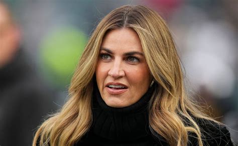Erin Andrews Takes Clear Side In Fox Vs Espn Rivalry Move The Spun