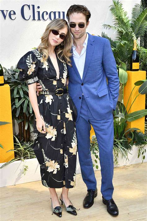 Robert Pattinson And Fiancée Suki Waterhouse Hold Hands In N Y C