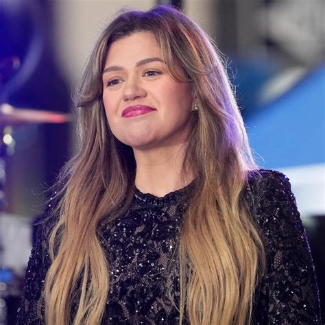 Why Kelly Clarkson Is Feuding With A New York Store Abc News