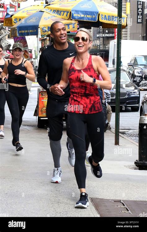 File Photo Amy Robach And Tj Holmes Marry In Private Wedding New