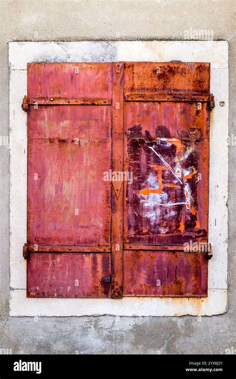 Red Metal Lattice Structure Hi Res Stock Photography And Images Alamy
