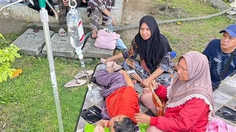 Indonesia Earthquake 6 7 Magnitude Quake Hits Sulawesi Causing
