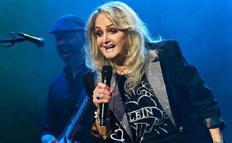Bonnie Tyler Acorda Do Coma Mas Permanece Internada Na Uti