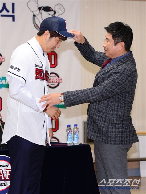 김태형 → 장원준 이승엽 → 양의지 받았다회장님 선물 또 기대해도 될까 네이트 스포츠