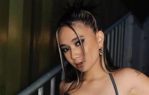 Profil NIKI Zefanya Biodata Karier Internasional Vibes Musik R B Indonesia Berita