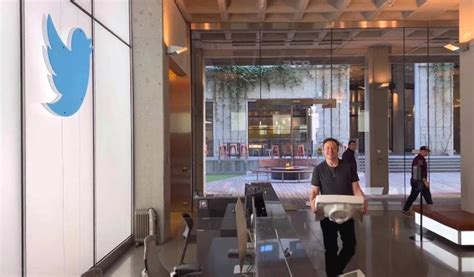 Musk Visits Twitter Hq With A Sink In His Hand