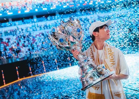 월즈 6회 우승 페이커 더 높아진 산 더 길어진 강