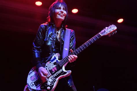 Joan Jett Cancels Concerts After Surgery For A ‘fractured Vertebrae