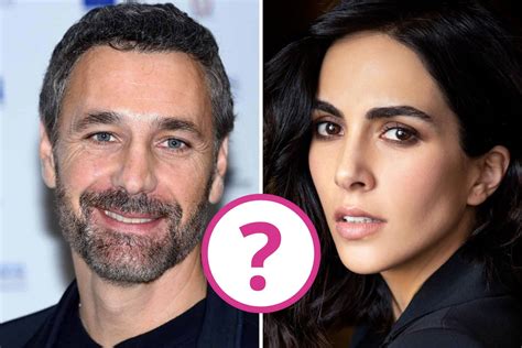 Raoul Bova Colpo Di Scena Qualcuno Aveva Rubato Il Suo Cellulare Intanto Rocio Gli Lancia