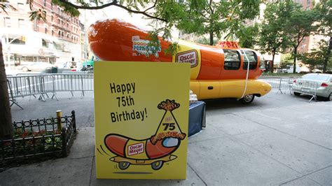 Facts You Should Know About The Oscar Mayer Wienermobile