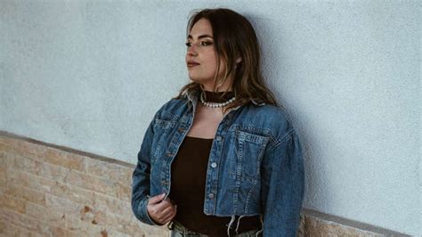 10 Perfect Fashion Choices For Short Women And 10 That Would Never Work