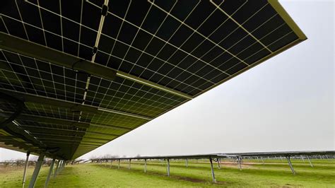 Concerns over 2,700-acre 'mega-solar' scheme in Devon - BBC News