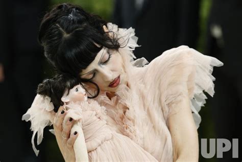 Photo The Met Gala Red Carpet Arrivals At The Metropolitan Museum Of