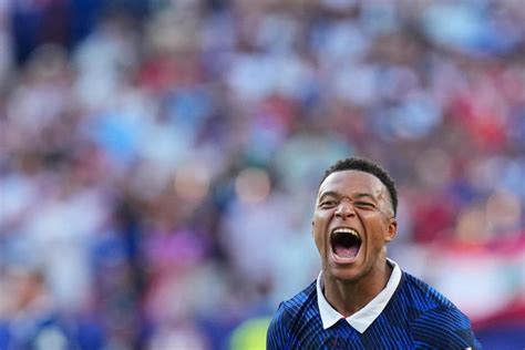 Kylian Mbappé Slams Paraguay Senators Racist Remarks After World Cup Game