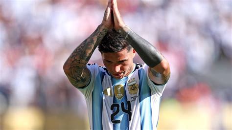 Argentinas Fernández Sent Off In World Cup Final Following Brutal Late