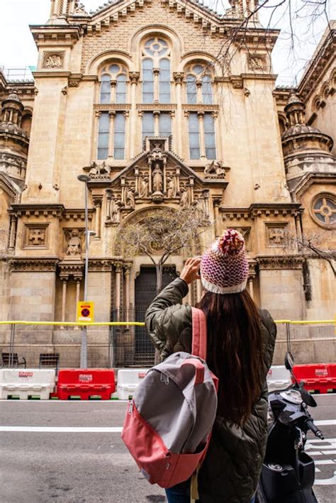 거리 건물 외관 건축 건축 사진 겨울 겨울 모자 고딕 고딕 성당 관광 관광객 관광지 교회 낮 대성당 도시 관광 도시 여행 도시 탐사 도시의