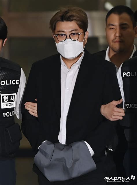 교도관이 김호중 뇌물 협박 사실이었다법무부 소망교도소 직원 형사 고발 엑스포츠뉴스 나무뉴스 교도관이 김호중 뇌물 협박 사실이었다법무부 소망교도소 직원 형사 고발 엑스포츠뉴스 나무뉴스