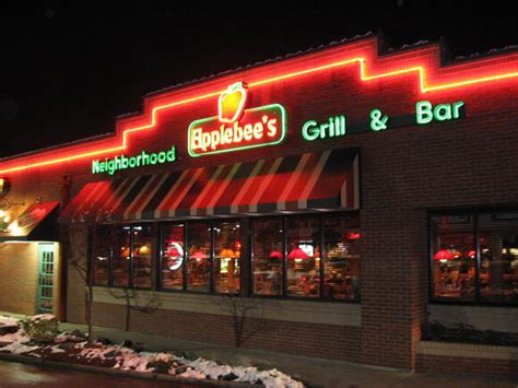 First Date At Applebees Goes Downhill After The Woman Lets Her Match