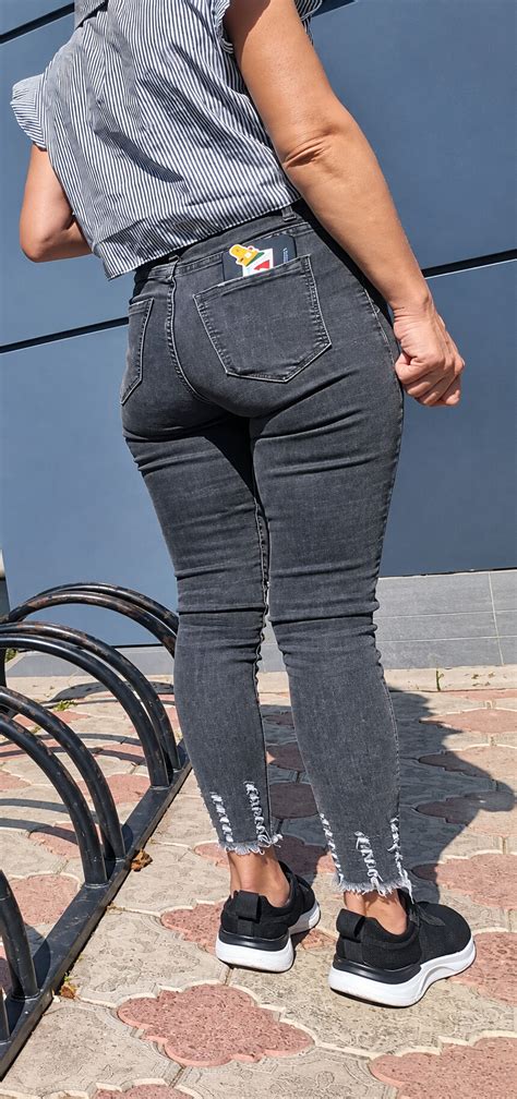 Wow 🤩 This Gem In Tight Jeans Looks Insane 😍 Tight Jeans Forum