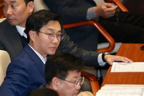 장경태 성추행 의혹…與 신중한 입장 사안 자체 가볍게 보지 않아 네이트 뉴스