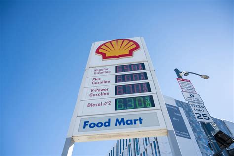 Promedio De Gasolina En California Se Acerca A 6 Por Galón área De La