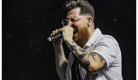 Mateus Brito lança o EP Tua Presença Vale Mais pelo Brasas Music