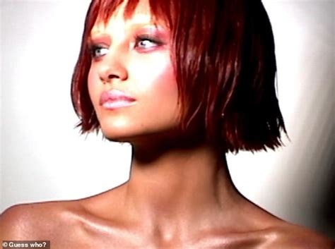 Su madre es una supermodelo y presentadora de televisión su padre