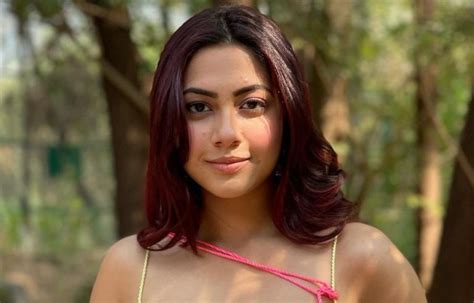 Reem Sheikh Pic Hot Style Of Reem Sheikh Caught On Camera Flaunted