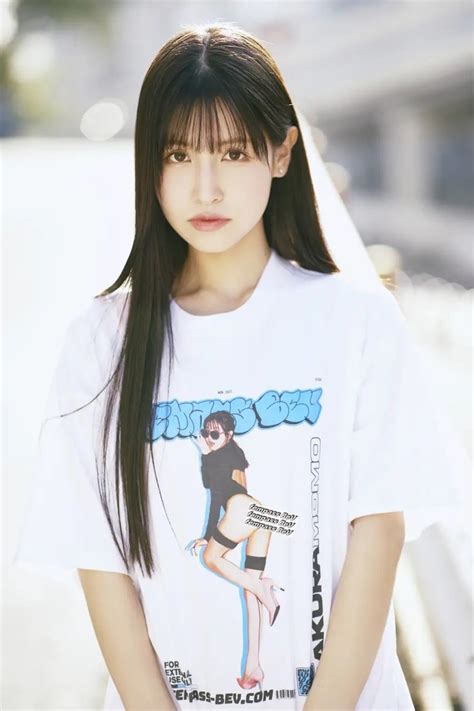📸 画像：【sakura Momo】photo Tee｜セクシー女優・桜空もも、アパレルグッズプロジェクト『fempass Bev』よりモデル