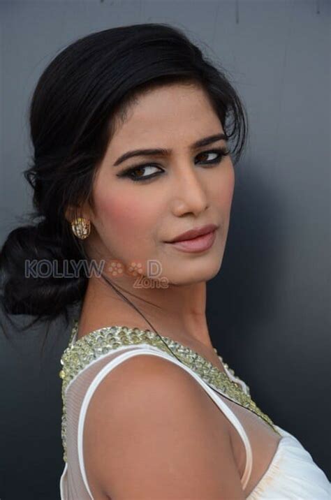 Actress Poonam Pandey Press Meet Stills 06 73960 Kollywood Zone