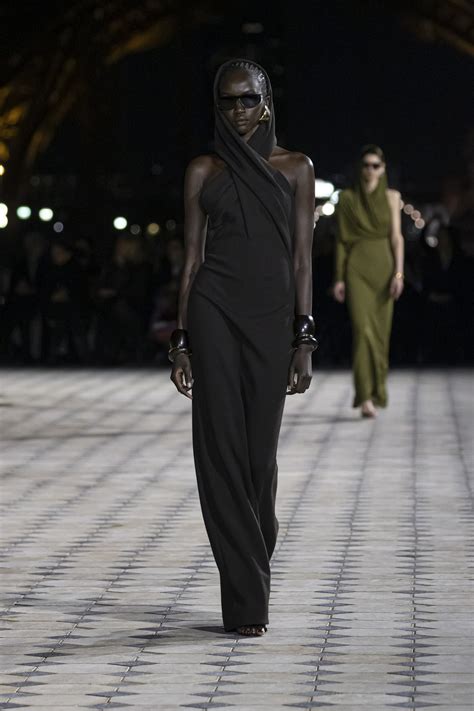 Look 10 Du Défilé Saint Laurent