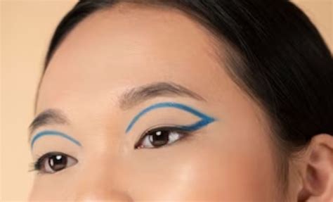 5 Ways To Sport Royal Blue Makeup For Chaitra Navratris First Day