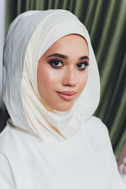 Premium Photo Portrait Of A Beautiful Muslim Woman In Traditional