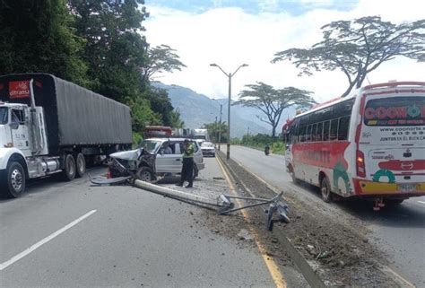 Fuerte Accidente De Tránsito En La Autopista Medellín Bogotá Alerta
