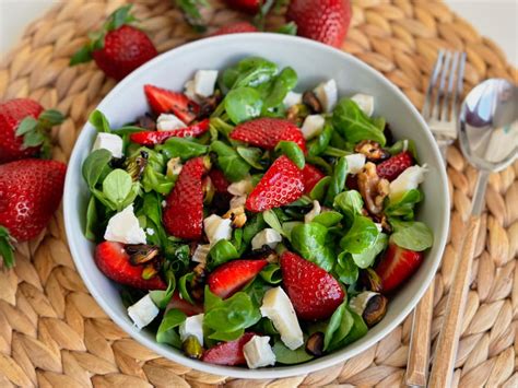 Ensalada De Fresones Con Queso Y Frutos Secos Receta Ekilu