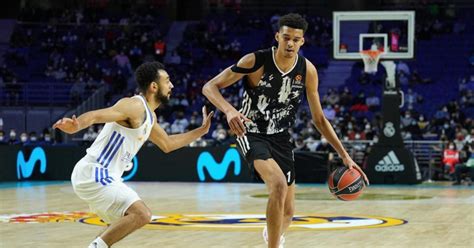 224cm 웸반야마 헨더슨과 2023년 1순위 결정전 펼친다 Nba