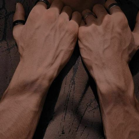 17 Masc Veiny Hands