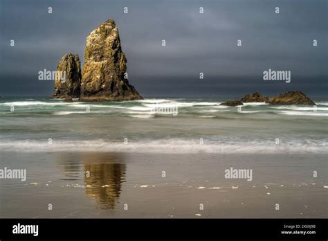 The Needles Haystack Rock Cannon Beach Oregon Usa Stock Photo Alamy