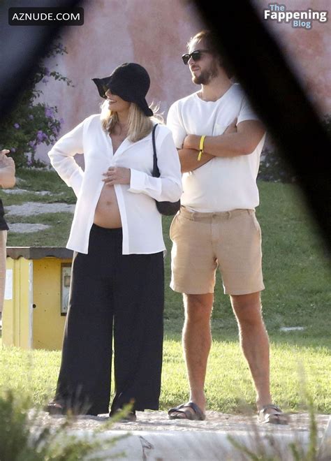 Margot Robbie Sexy Spotted Showing Off Her Hot Baby Bump In Sardinian Aznude