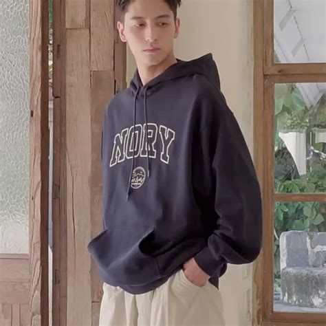 中性字母印花刺繡工藝連帽上衣 帽t 情侶裝 Ngoarmy Norybrand ｜帽t 大學t人氣榜 Pinkoi