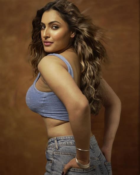 Shivangi Verma ఖతర్నాక్ పోజులతో కవ్విస్తున్న శివంగి వర్మ Namasthe Telangana