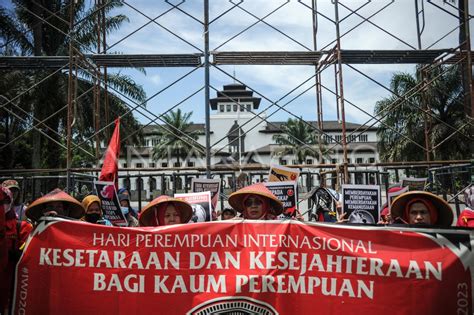 AKSI HARI PEREMPUAN INTERNASIONAL DI BANDUNG ANTARA Foto