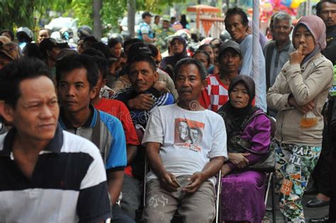 Poor People Queued Cash Assistance From The Government Editorial Stock
