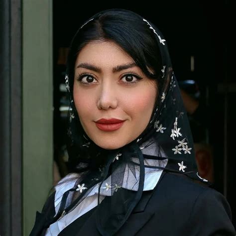 ‎سمانه قبادی‌نیا‎ Samaxne • Threads Say More