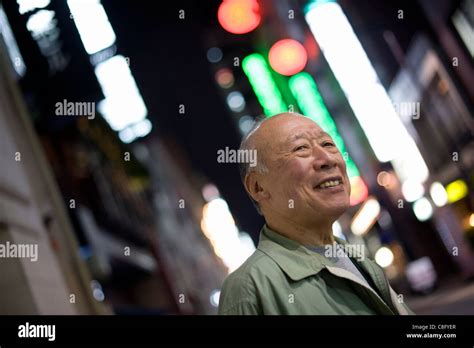 Porn Star Shigeo Tokuda 77 Poses For A Photo In In An Entertainment