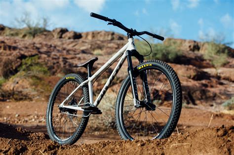 Pivot Cycles Updates the Point 26" Steel Dirt Jump Frame for Geared or ...