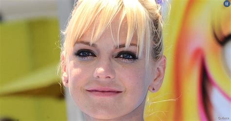 Anna Faris Lactrice Américaine Accuse Un Réalisateur De Lui Avoir