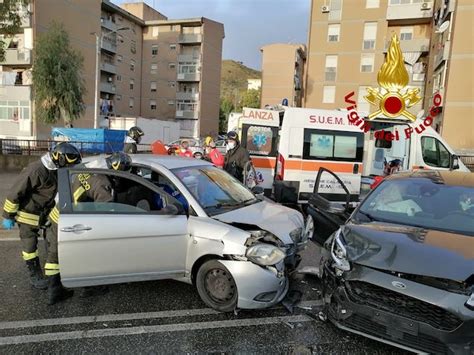 Catanzaro Incidente Stradale In Viale Isonzo Tre Feriti